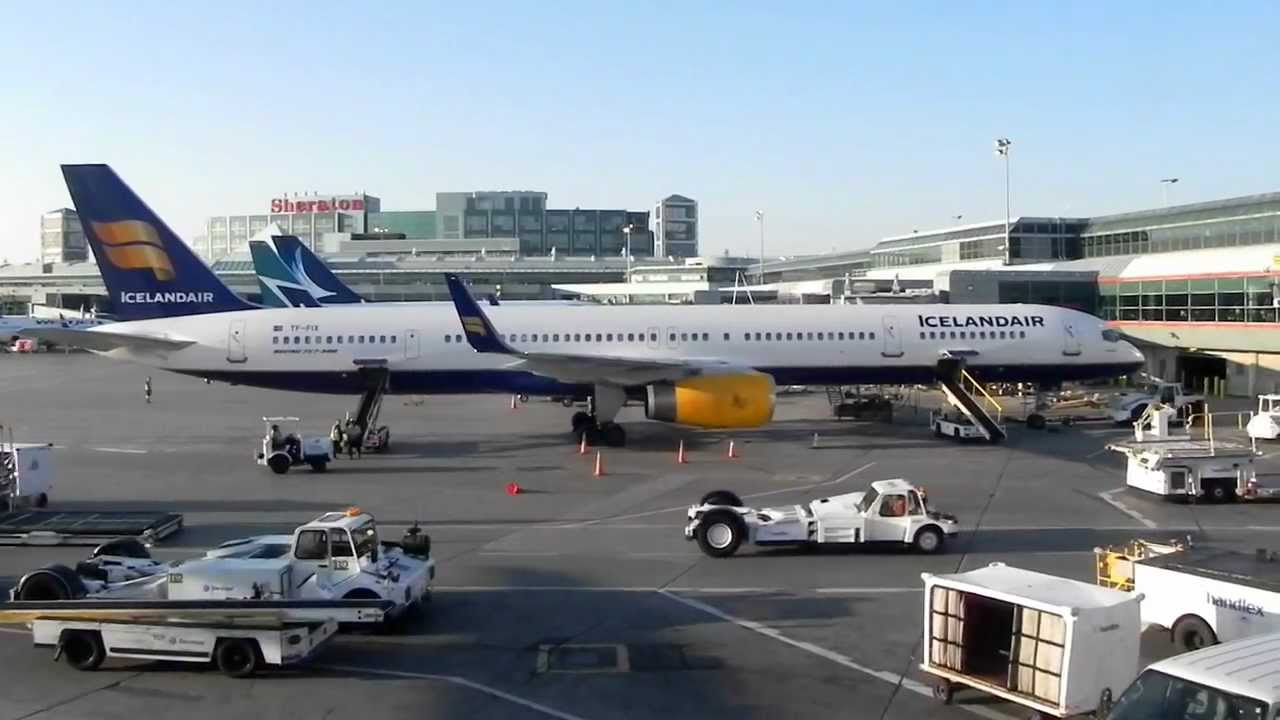 Cathay Pacific CX Boeing B777-300 landing @ Toronto Pearson airport ...