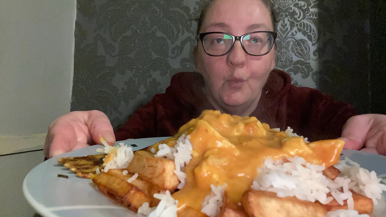 Chicken Curry Rice & Chips #foodie #eatingshow #mukbang - YouTube