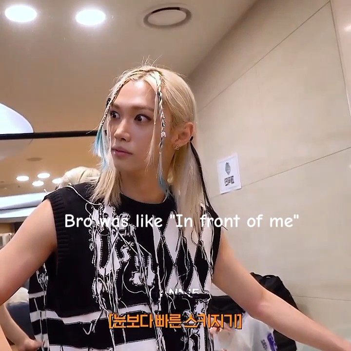 Eating a chicken in front of a chicken #straykids#felix#ATE - YouTube