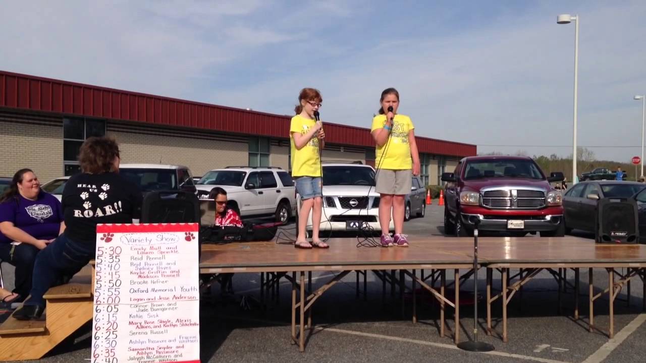 Emily Mull and Lauren Sprinkle singing Count On Me - YouTube