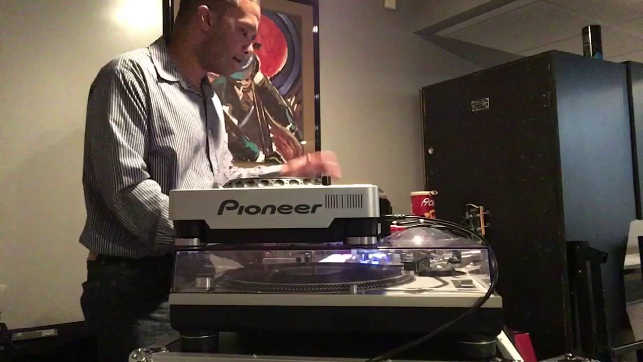 DJ Tone Arm Scratching On CDJ 800 MK2s - YouTube