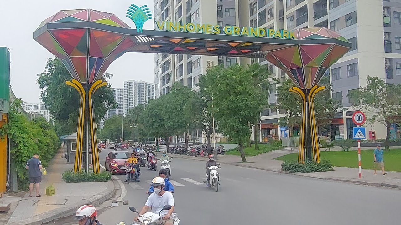 Bus #D4, Vinhomes Grand Park, HCMC, Vietnam - YouTube