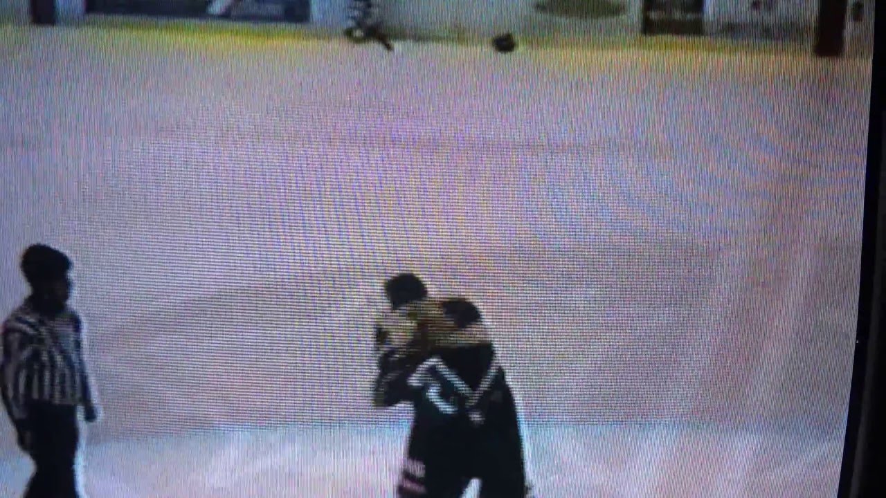 Ken Tasker vs John Hewitt - YouTube