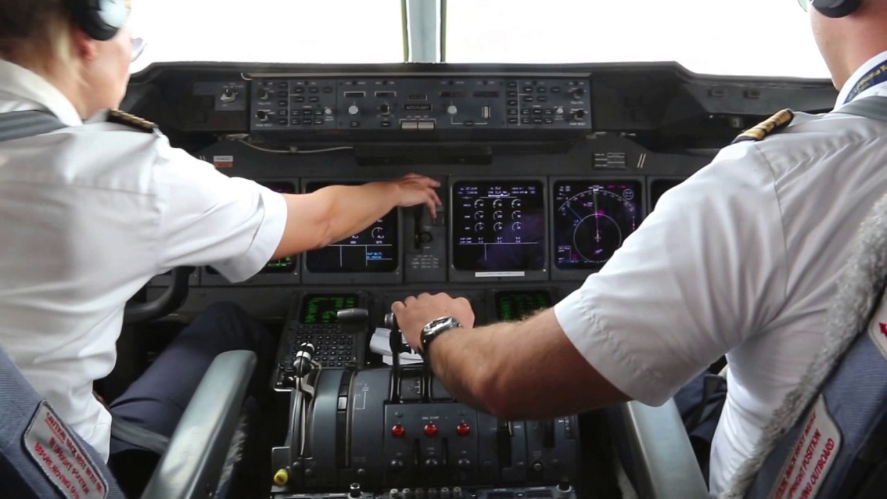 Lufthansa Cargo MD-11. Cockpit View - YouTube
