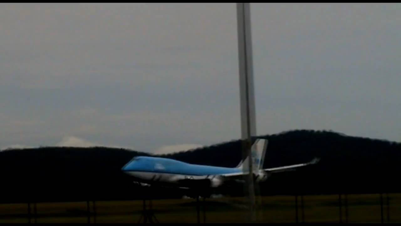 KL809 B74M KLM From Amsterdam to Kuala Lumpur Landing 32L - YouTube