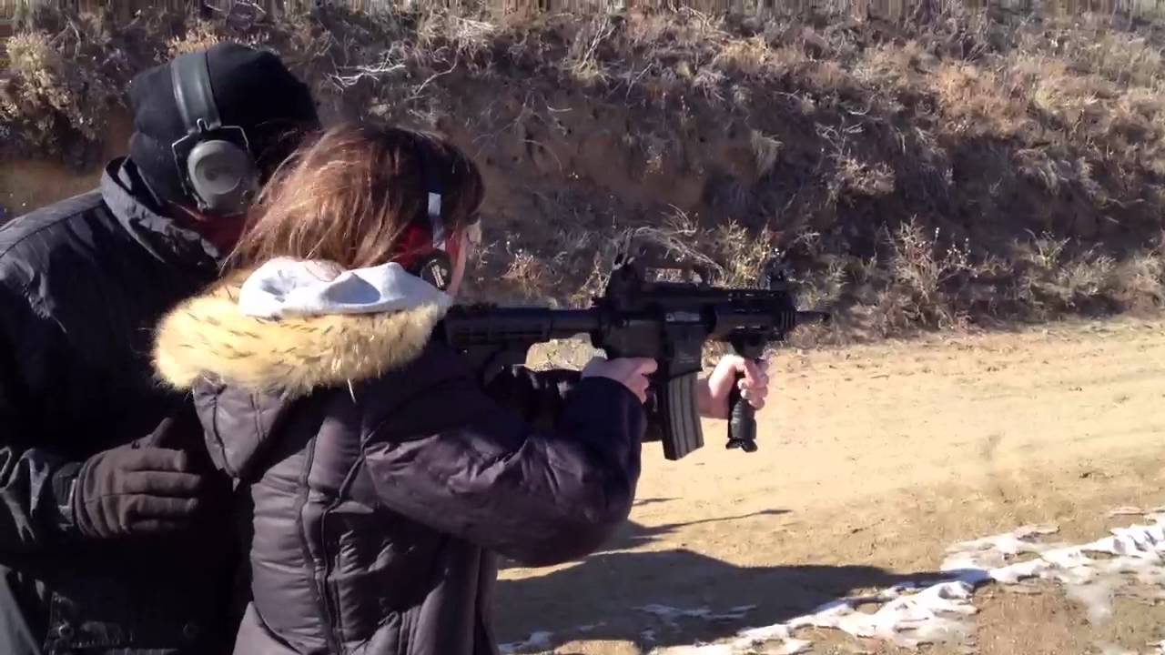 Girl shooting full auto m16 - YouTube