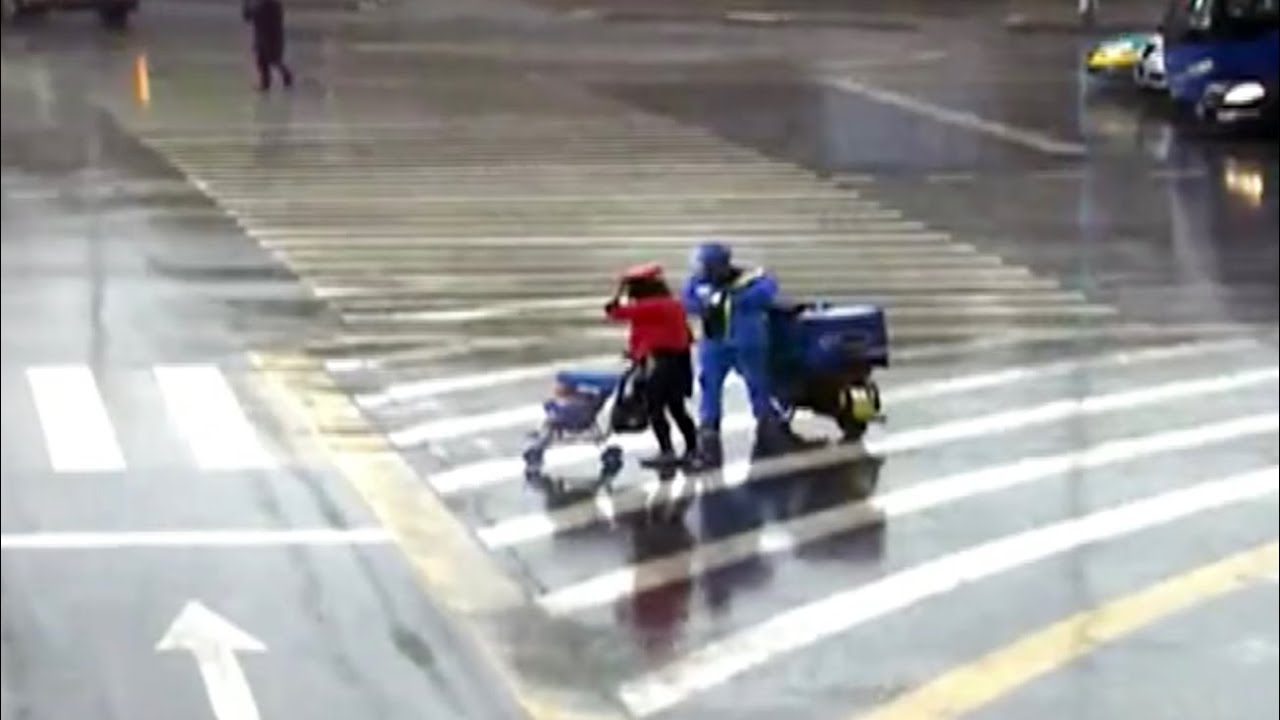 Food delivery man takes off his own raincoat to shield baby from the ...