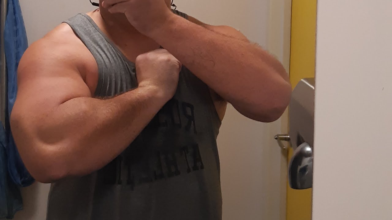 IMPROVISED ARM WORKOUT USING A BUCKET. - YouTube