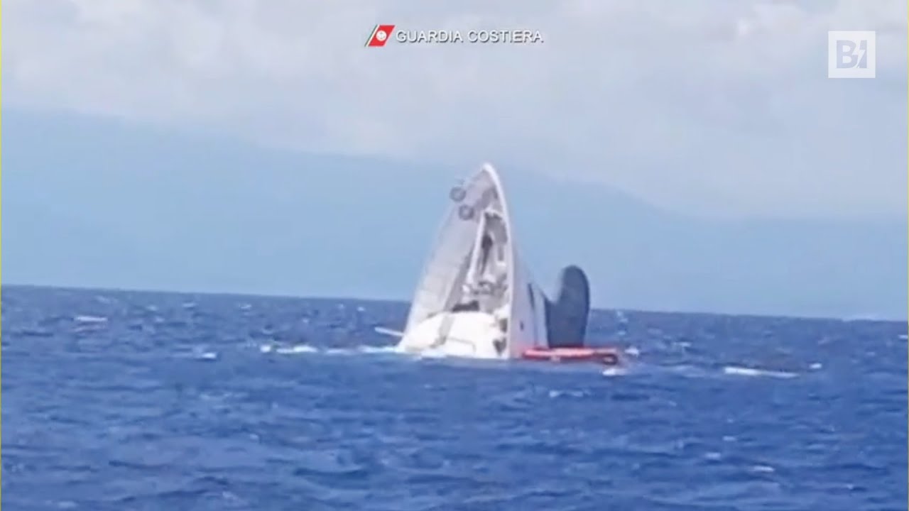 Catanzaro Lido, cola a picco uno yacht di 40 metri - YouTube