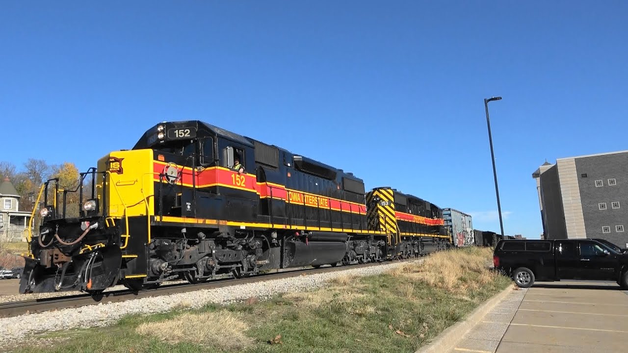 IAIS SD38-2's Lead a Freight, Davenport, IA 11/11/24 - YouTube