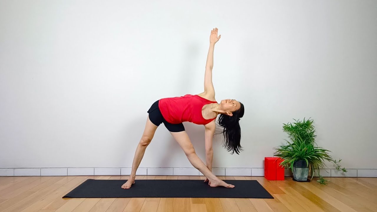 How to do Extended Triangle Pose | Standing Yoga Pose | Utthita ...