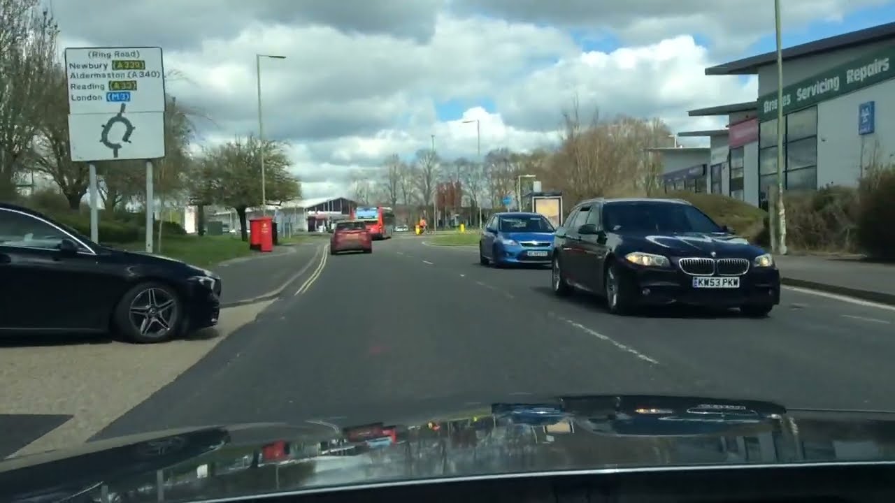 Houndmills Roundabout Following Signs to Aldermaston A340, Basingstoke ...
