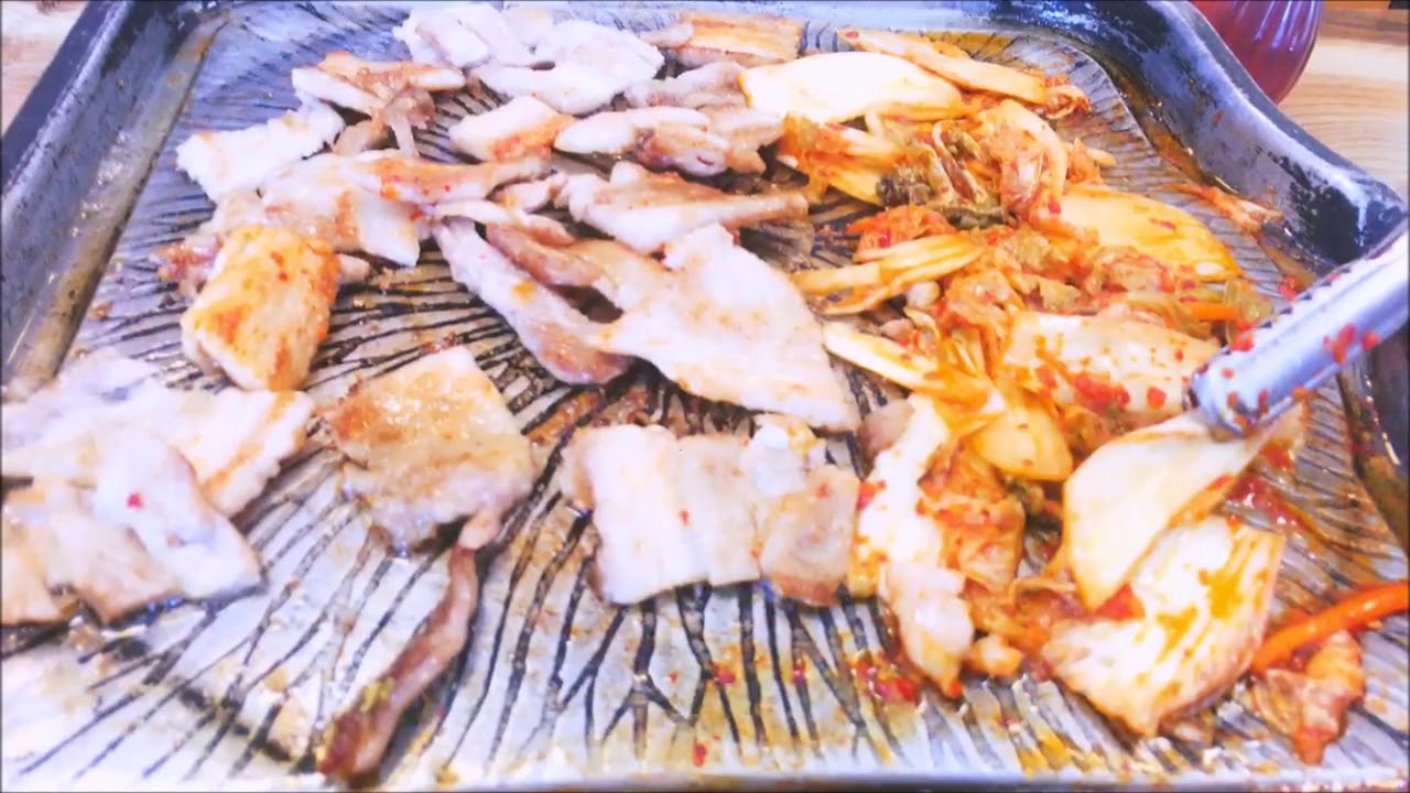 samgyeopsal with kimchi - YouTube