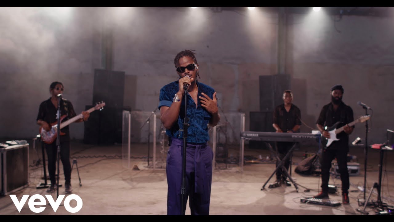 Tomi Thomas - GoGo Dancer (Live) - YouTube
