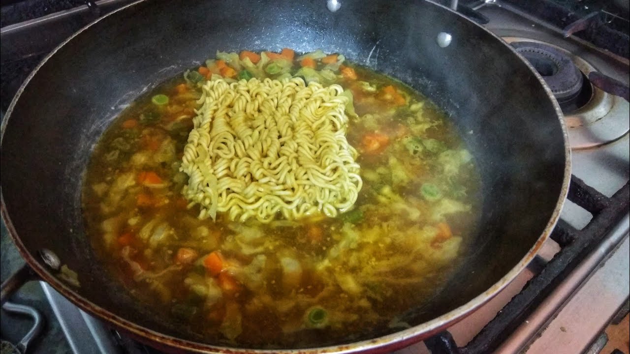 Street style maggi with twist/ healthy maggi/vegetable maggi with twist ...