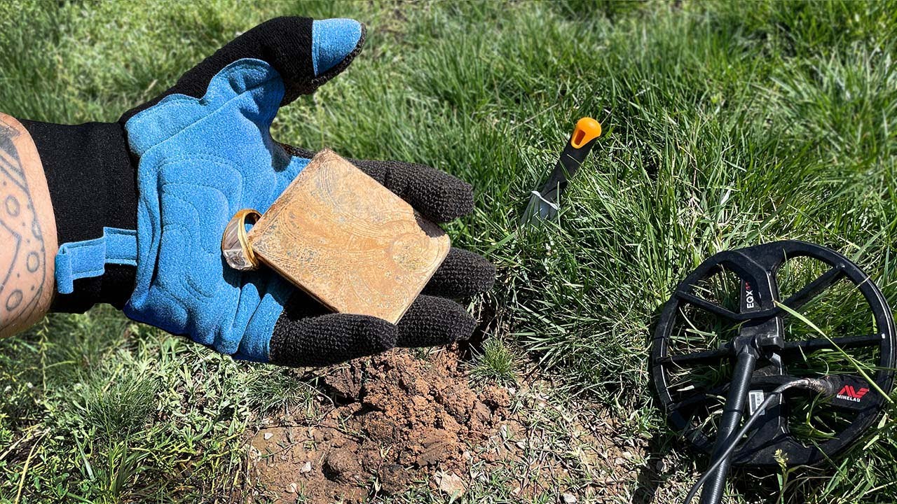 Metal Detecting Treasure Hunt in Real Life - YouTube