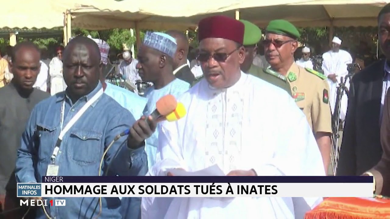 Niger: dernier hommage aux soldats tués à Inates - YouTube