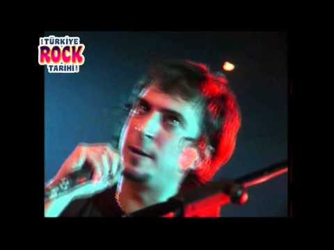 OGÜN SANLISOY / SANA DEDİM - 2006 Yeni Melek konseri. Gitarda Metin Türkcan (Rap performans)