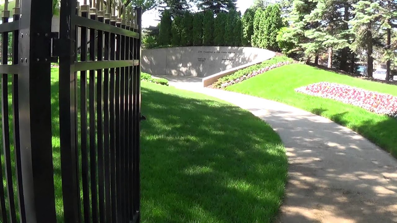Gerald Ford Gravesite - YouTube