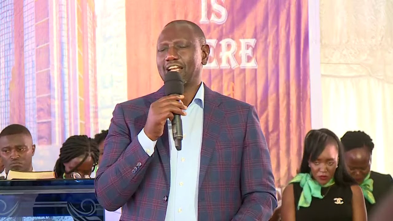 SEE RUTO POWERFULLY PRAYING FOR PRESIDENT UHURU AND KENYA AT JESUS IS ...
