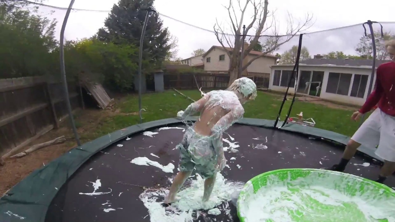 SILLY STRING SLIME BATH CHALLENGE/ GUAVA JUICE STYLE - YouTube