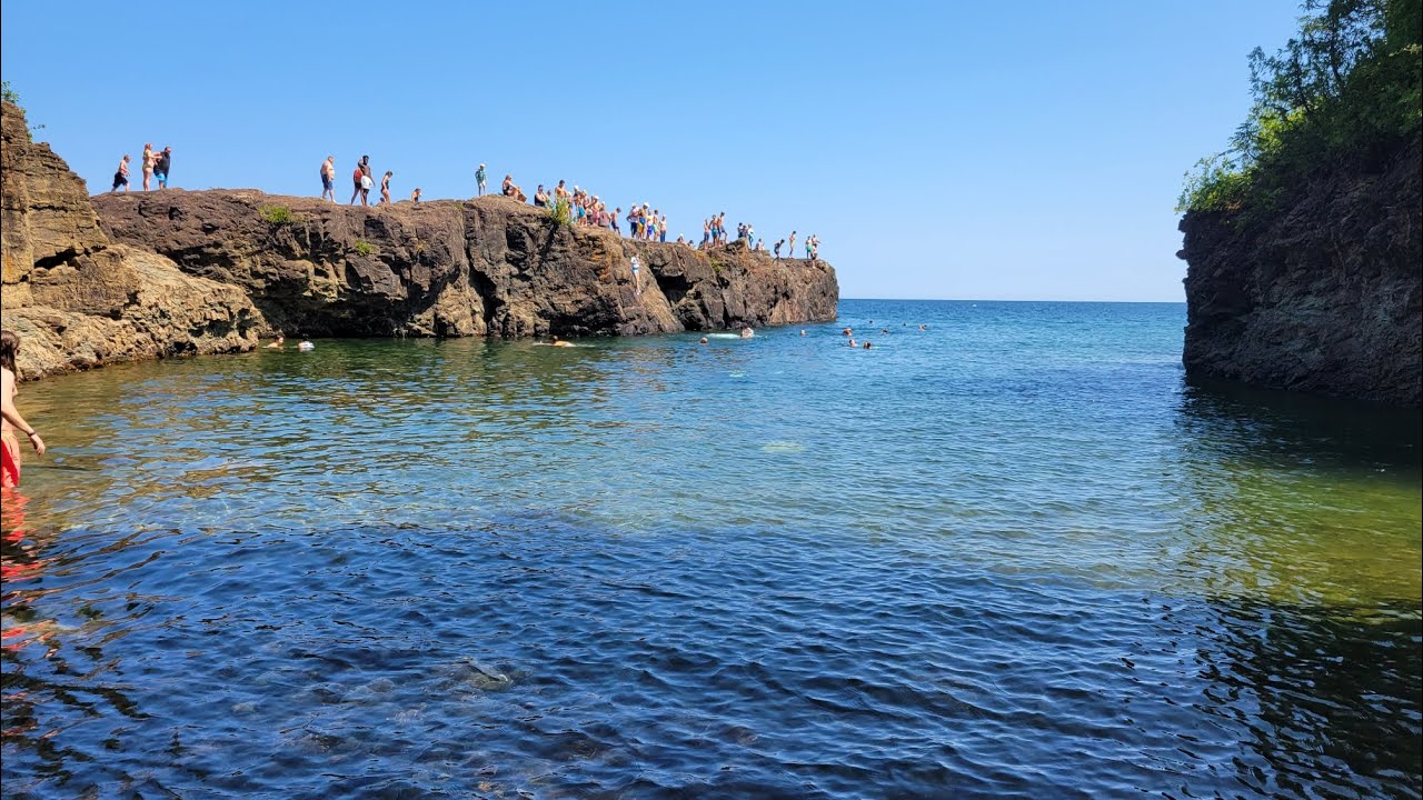 Marquette black rocks | Cliff jumping | Michigan - YouTube
