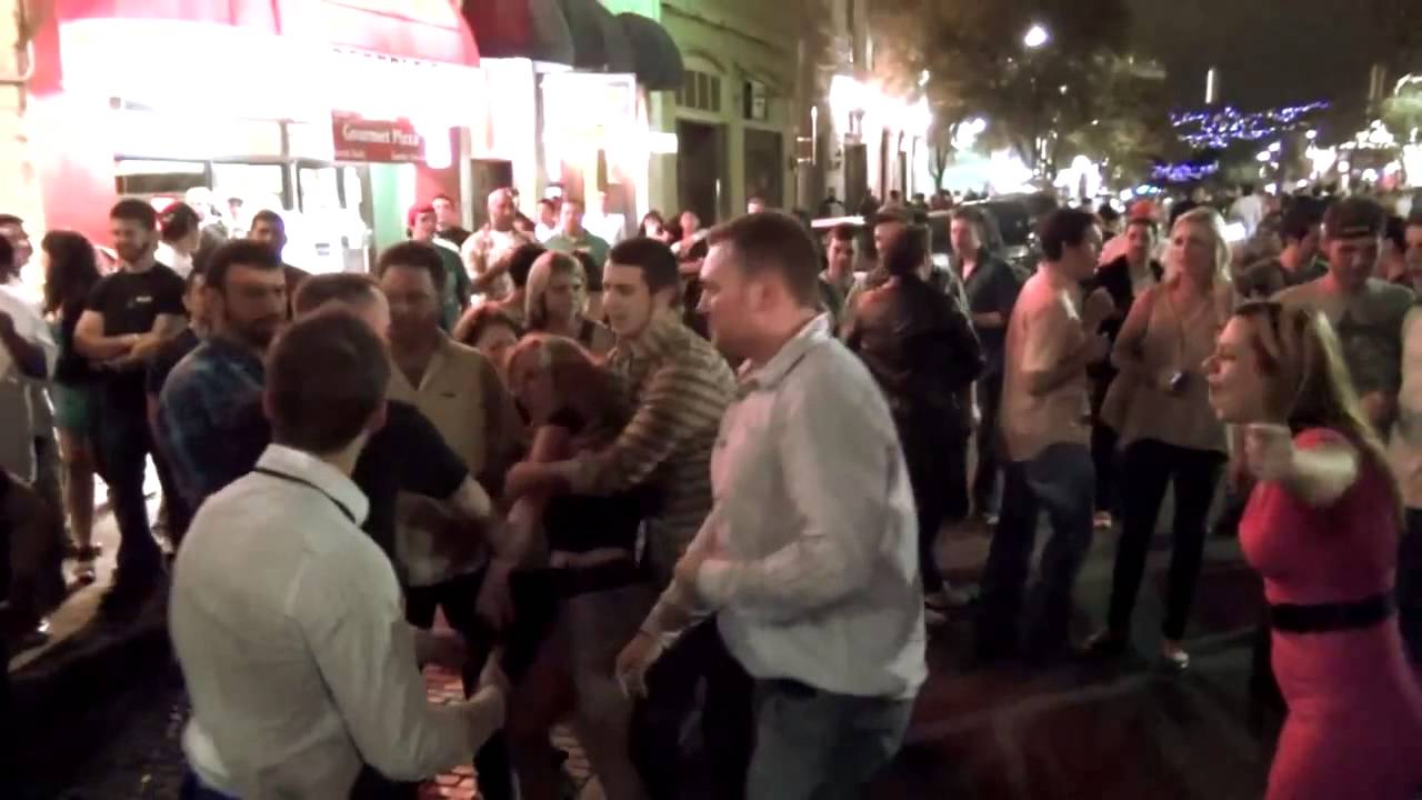 Drunk girls fight Downtown Texas - YouTube