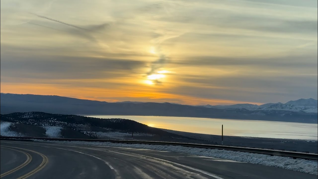 [4K] Sunrise over Mono Lake driving down Conway Summit on the US 395 in ...