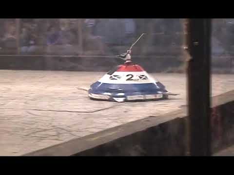 Megabyte vs. Typhoon 2 (RoboGames 2005) - YouTube