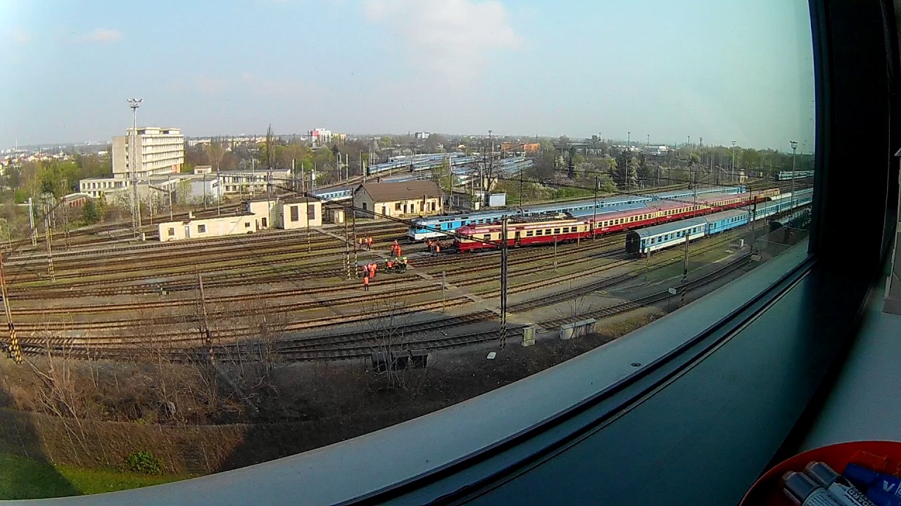 Putting a derailed train back on tracks - timelapse - YouTube