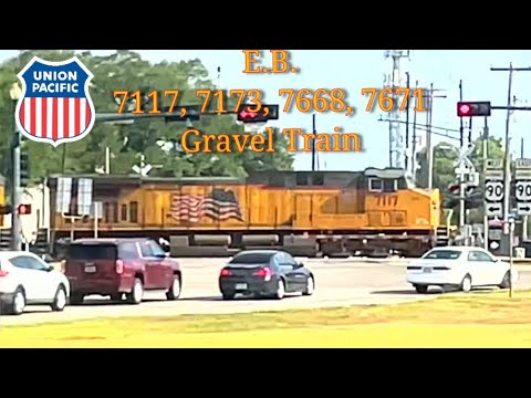 (Wayside Horns) UP 7117, Gravel train, Ulrich St, Sugarland, TX, with malfunctioning ...