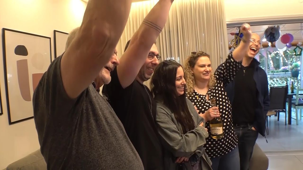 Family of Israeli hostage Ofer Kalderon celebrate as he is released ...