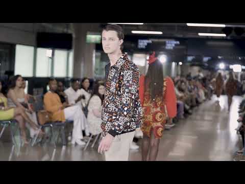 London fashion Week 2023 by Fashion show live - Slow motion catwalk model 9