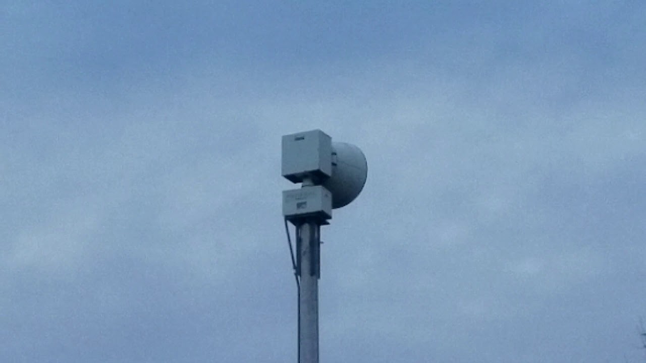 Federal signal 2001-DC growl test - YouTube