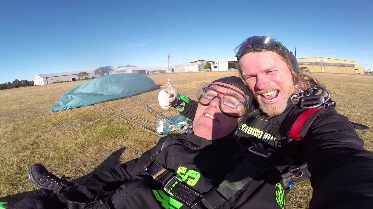 Skydiving in Ashburton, Nieuw-Zeeland - YouTube