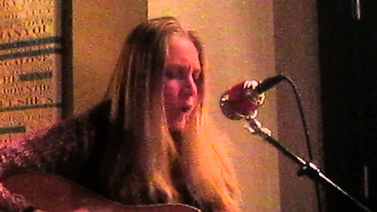 Sarah Rogo, Song #2; 6B Lounge Open Mic, Boston, MA, 1/5/14 - YouTube