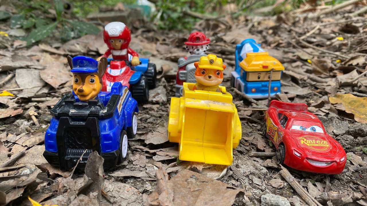 Disney Pixar Cars fall into the water: Lightning McQueen, Frank, Doc ...