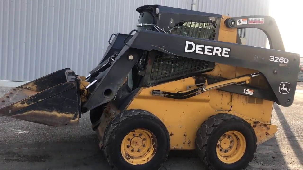 JOHN DEERE 326D - YouTube