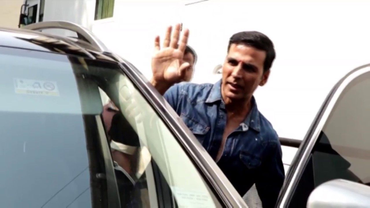 AKSHAY KUMAR SPOTTED IN GETUP OF ADVOCATE - YouTube