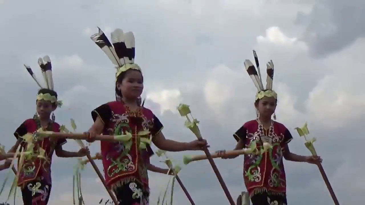 Tari Gentur Simpai pakansaan DAYAK Halong Balangan, - YouTube