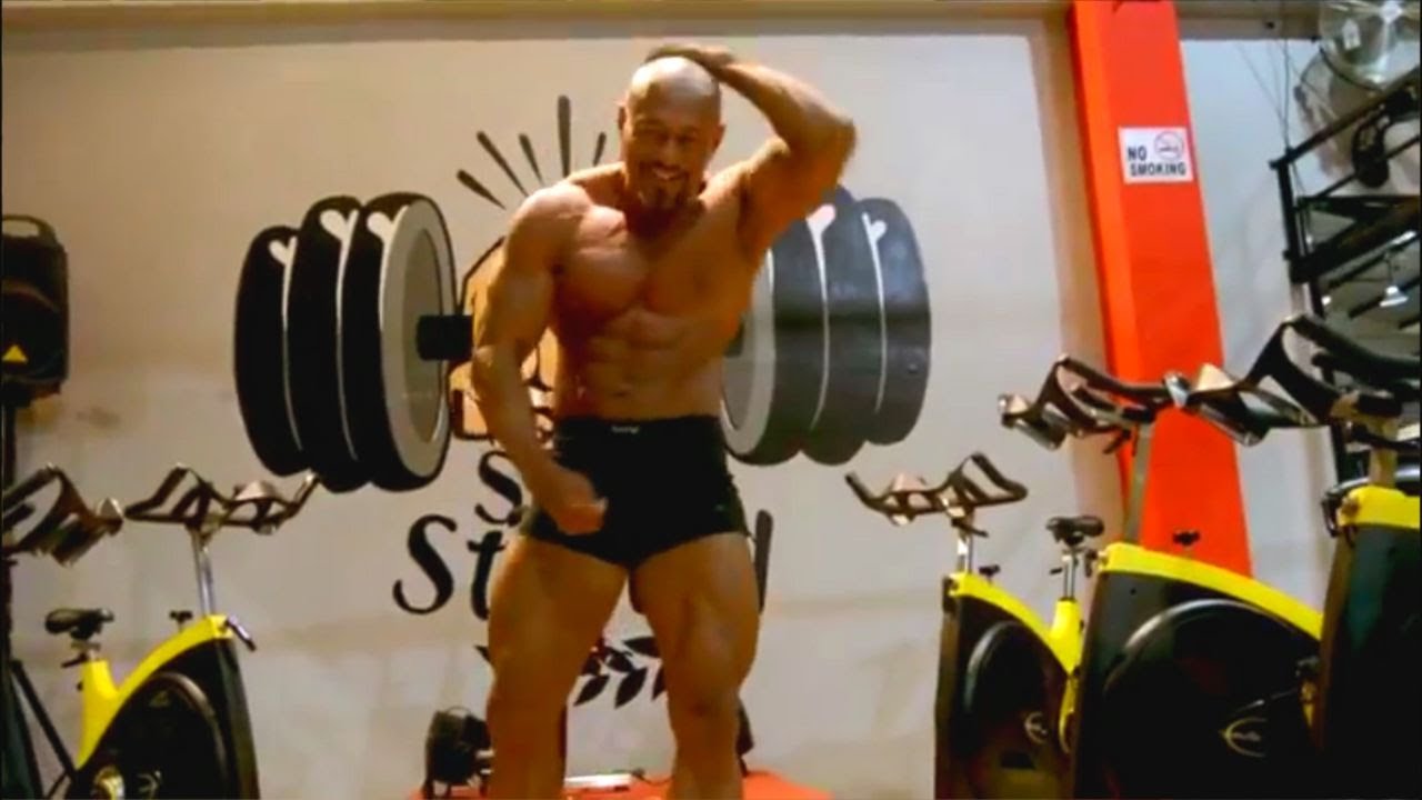 Indonesian Bodybuilder Muscle Flexing #44 - YouTube