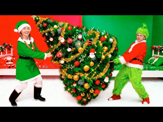 Santa vs Grinch 🎅 Christmas Challenge with Roma & Mom - Videos For Kids