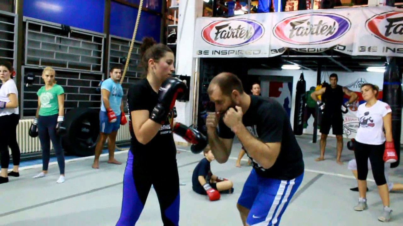 Boxing DefenseTechniques - Bobbing and Weaving - reverse video - YouTube