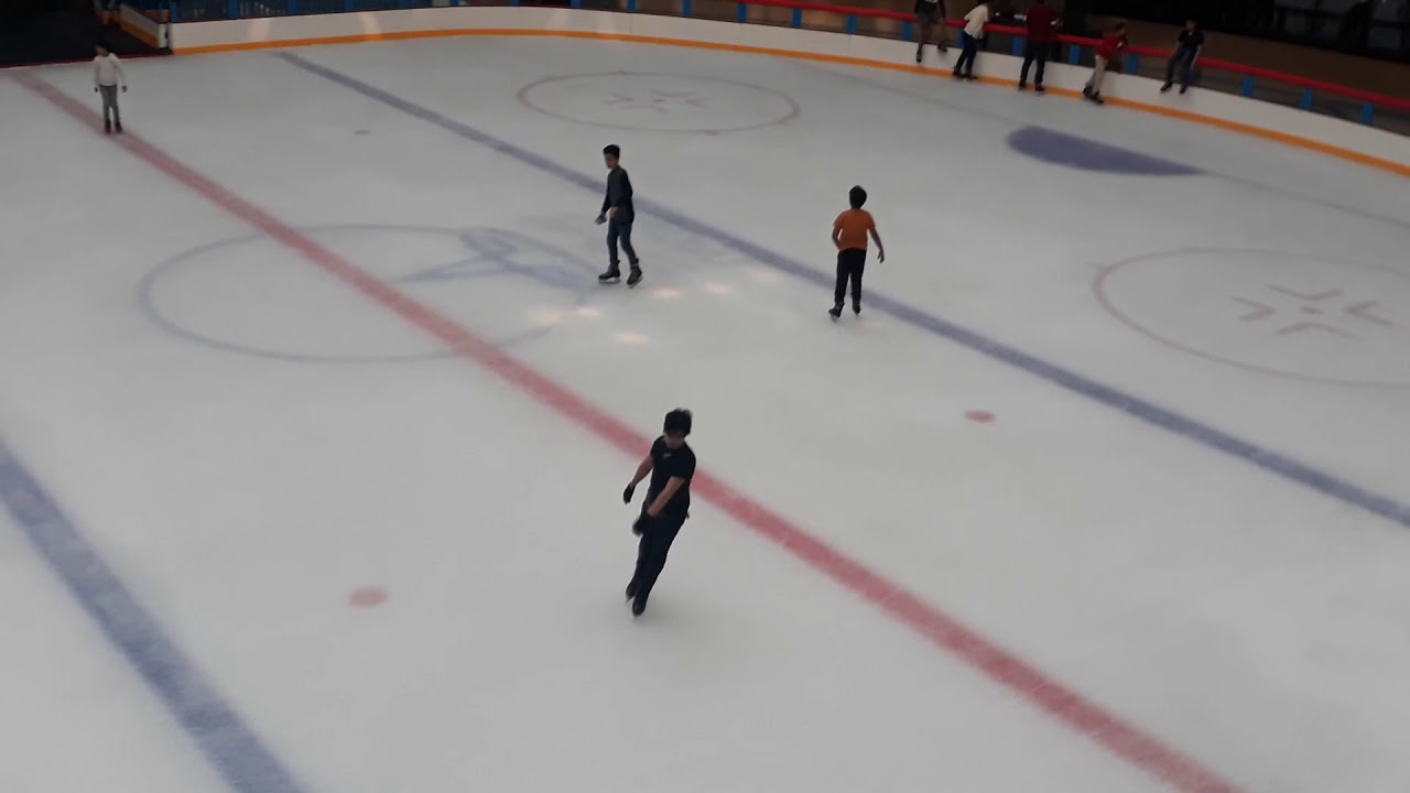 Ice skate in qatar - YouTube