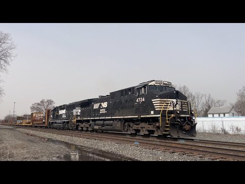 Insane catch NS GP 60 7148 trailing 2nd on the Chicago line!!! - YouTube