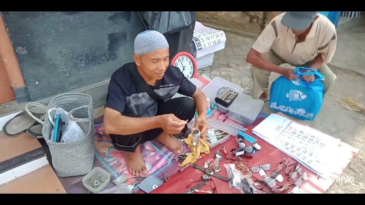 Pasar Kenteng Nanggulan cuaca cerah panas menyengat tetap semangat dan ...