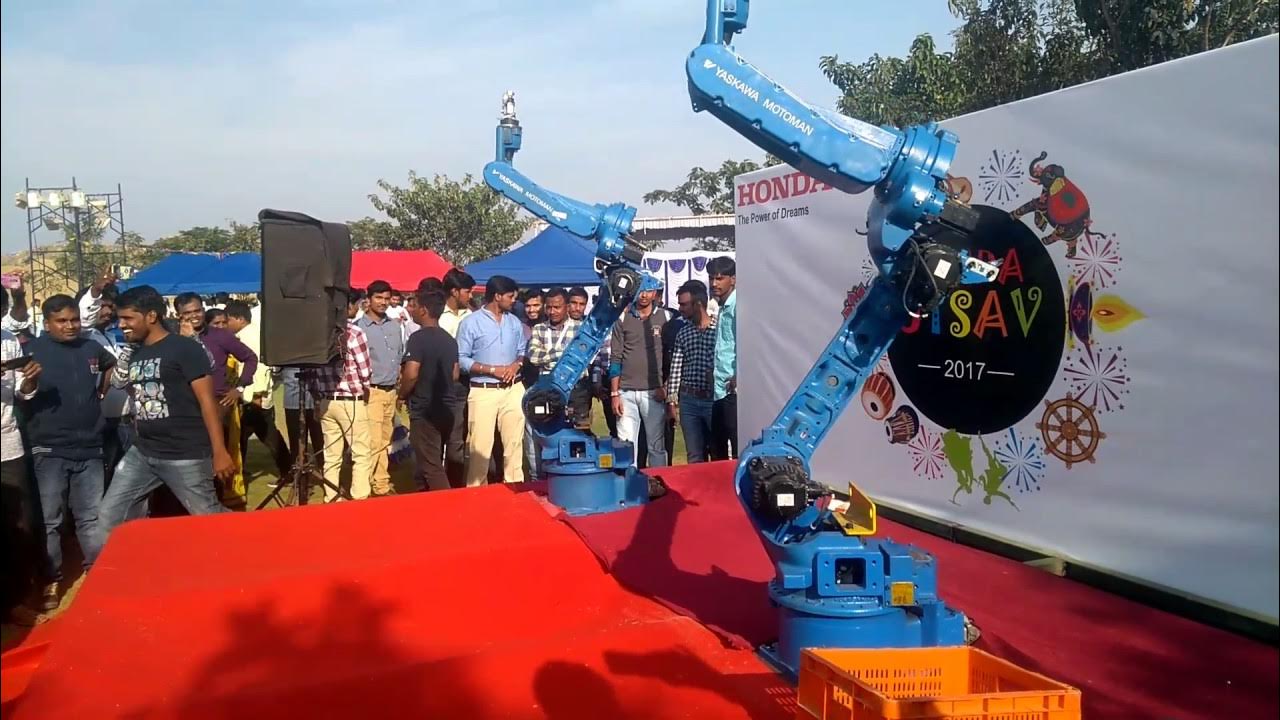 Robots dancing ever seen 'Honda 3F Foundation Day-Robo Dance - YouTube