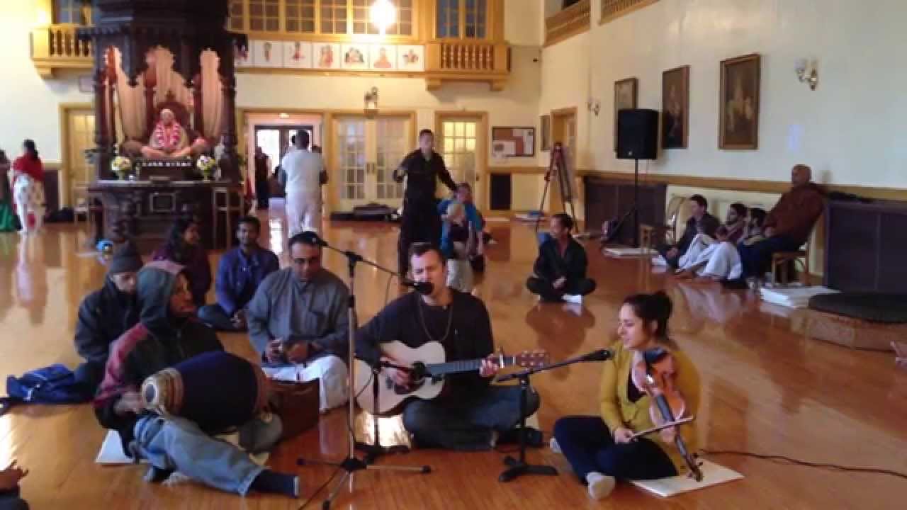 ISKON Temple Chicago - Hare Krishna Chanting -07 Dec 2014 - YouTube