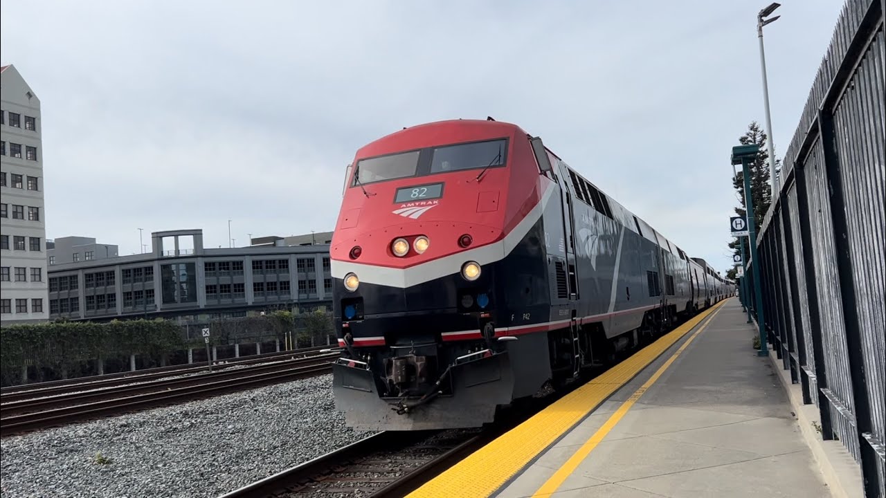 [75th Anniversary Catch] Amtrak California Zephyr 5 with P42DC 82 Phase ...