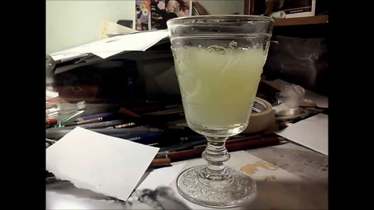 Un Émile 68 (absinthe louche) - YouTube